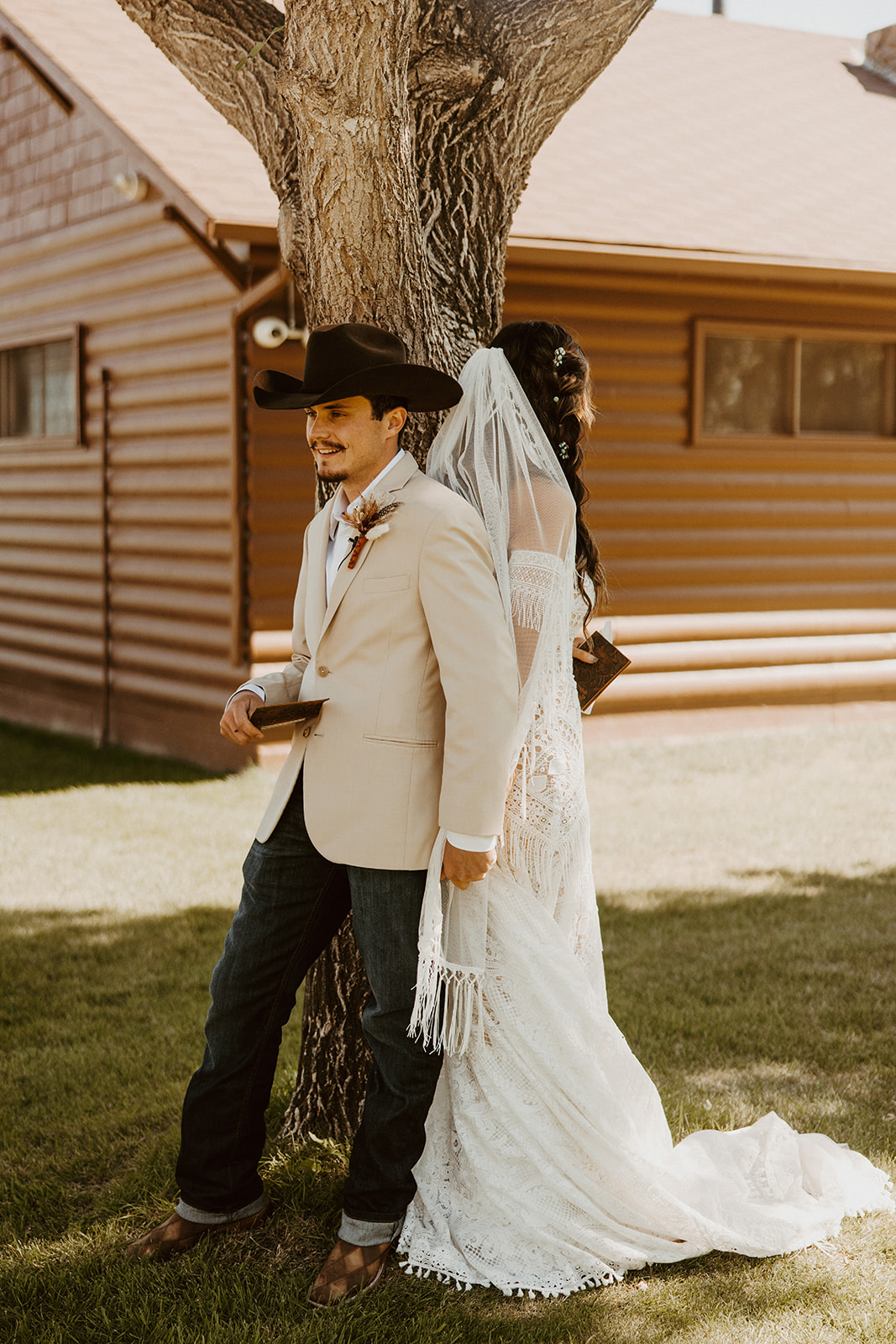Bohemian Western Wedding In Montana - tawneebreephoto.com