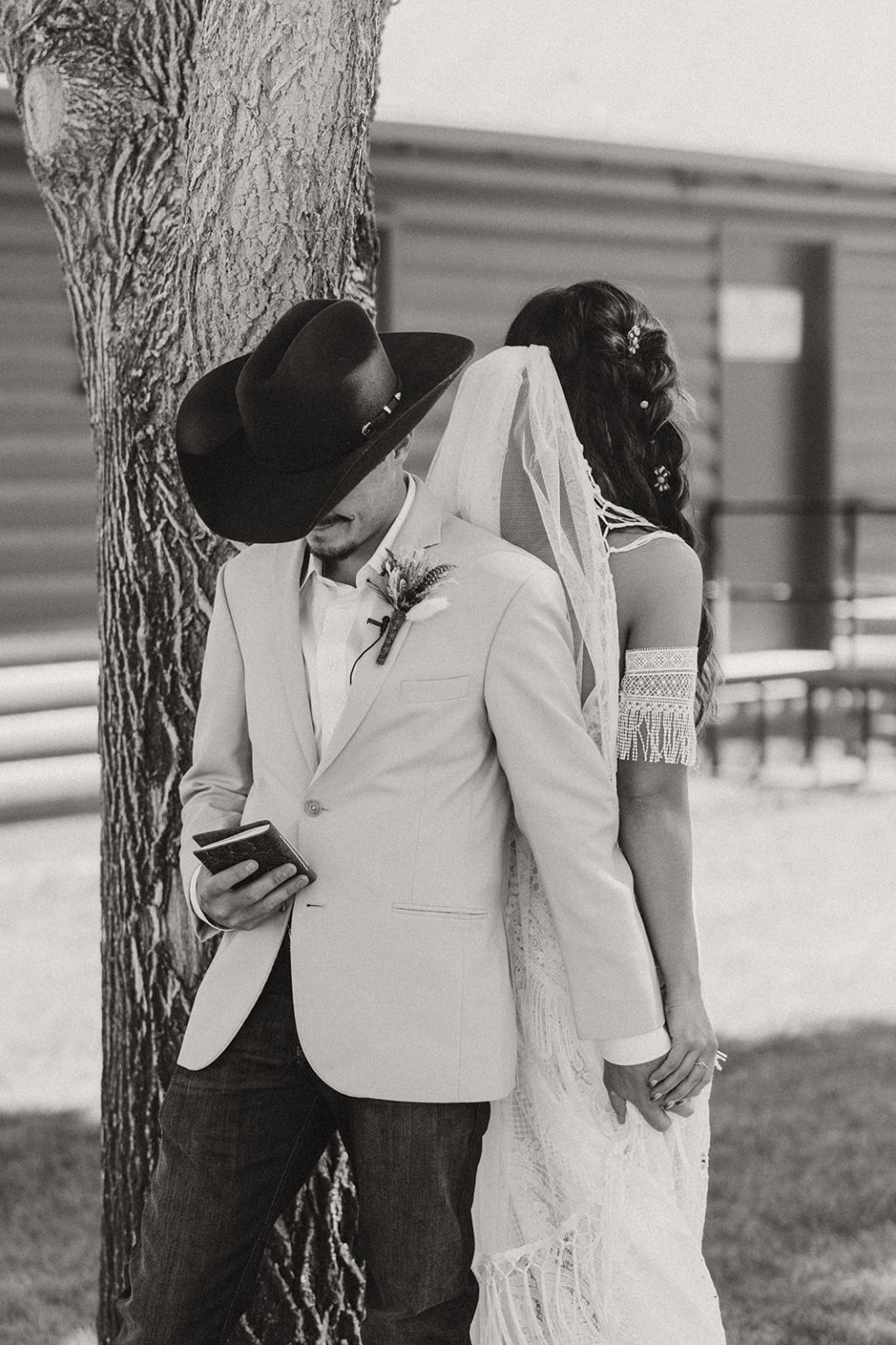 Bohemian Western Wedding In Montana - tawneebreephoto.com