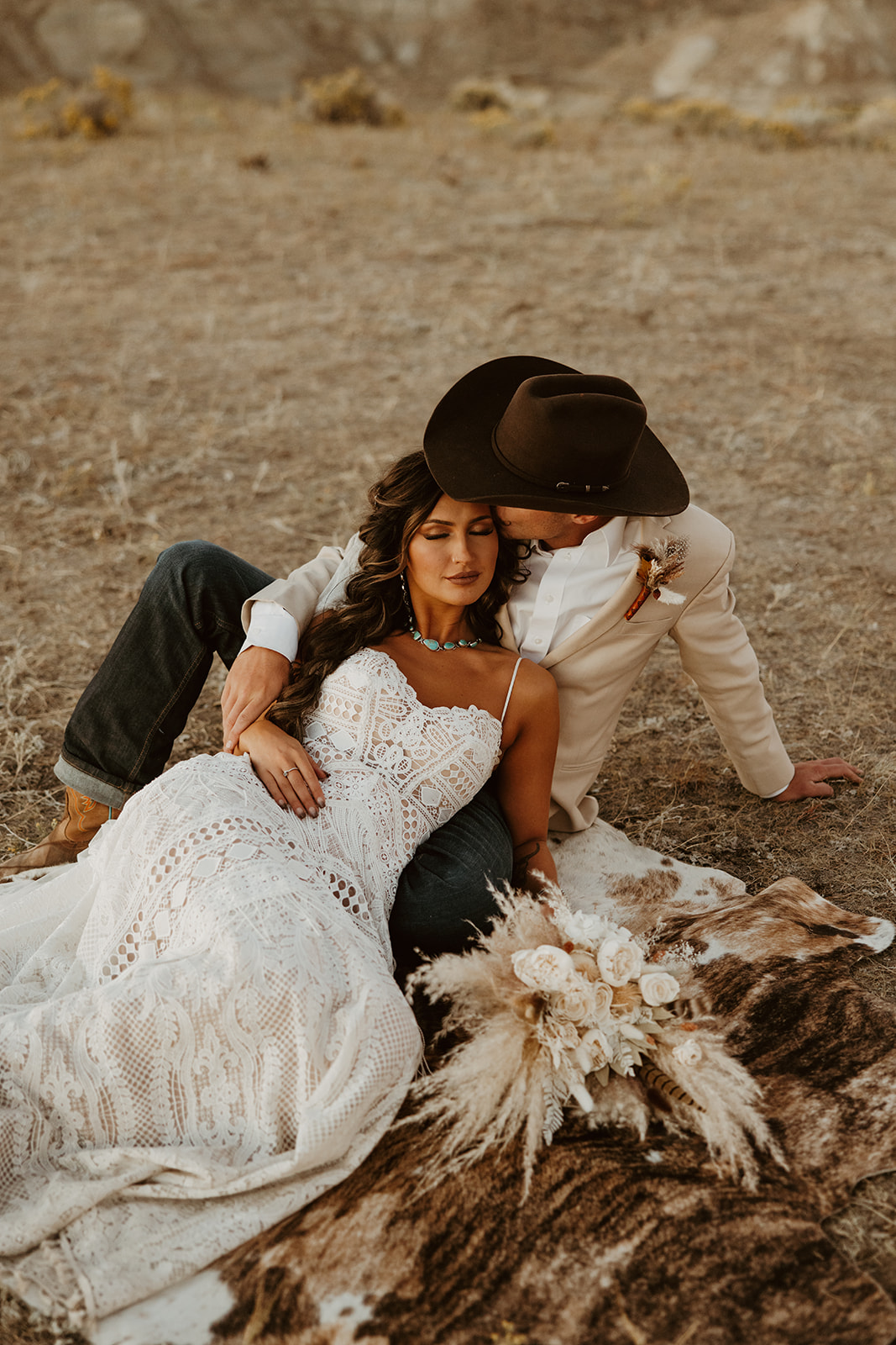Bohemian Western Wedding In Montana - tawneebreephoto.com