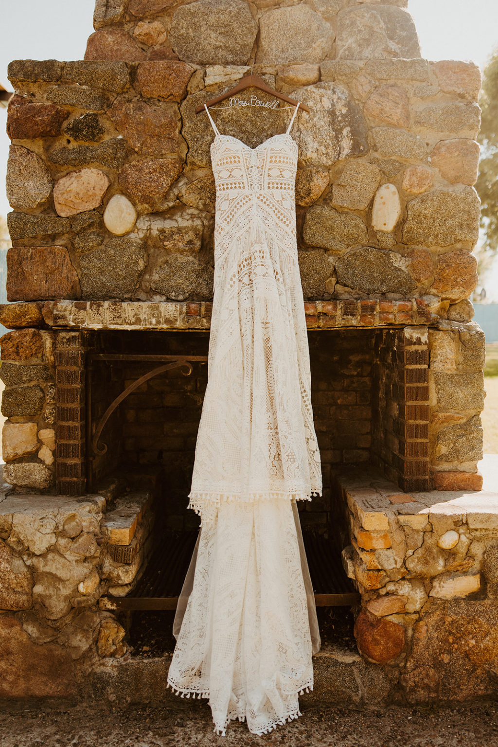 Bohemian Western Wedding In Montana - tawneebreephoto.com