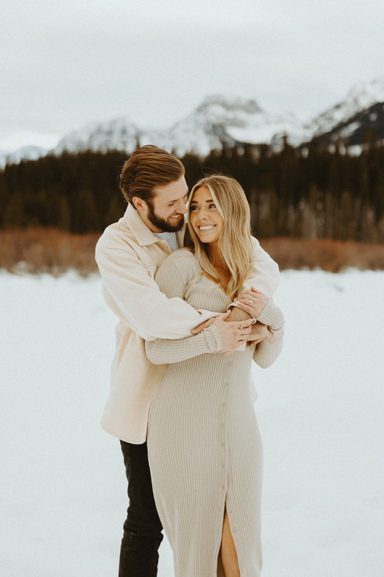 An Intimate Bozeman Montana Winter Engagement Session - tawneebreephoto.com