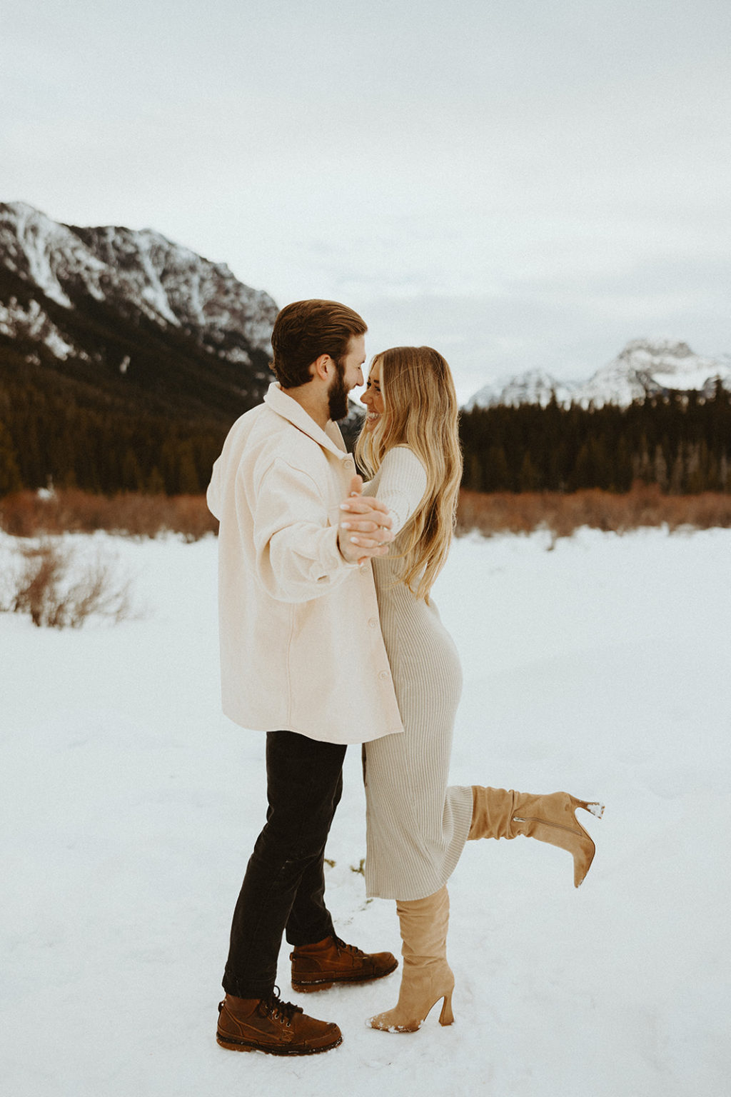 An Intimate Bozeman Montana Winter Engagement Session - tawneebreephoto.com