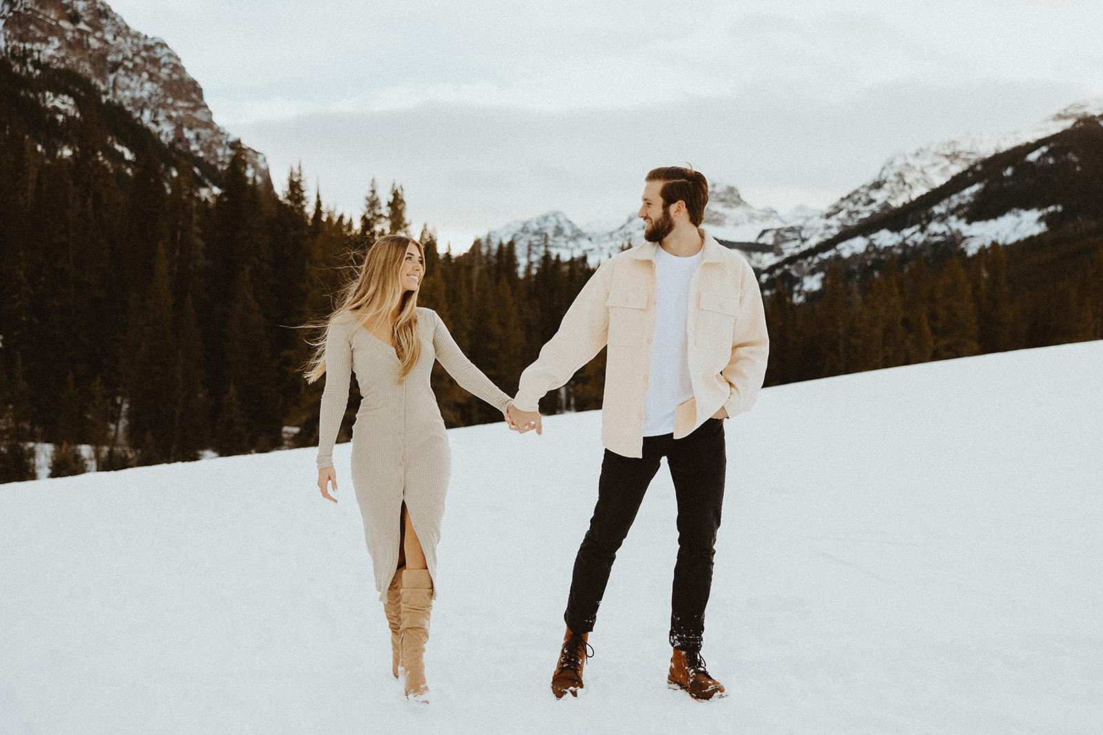 An Intimate Bozeman Montana Winter Engagement Session - tawneebreephoto.com
